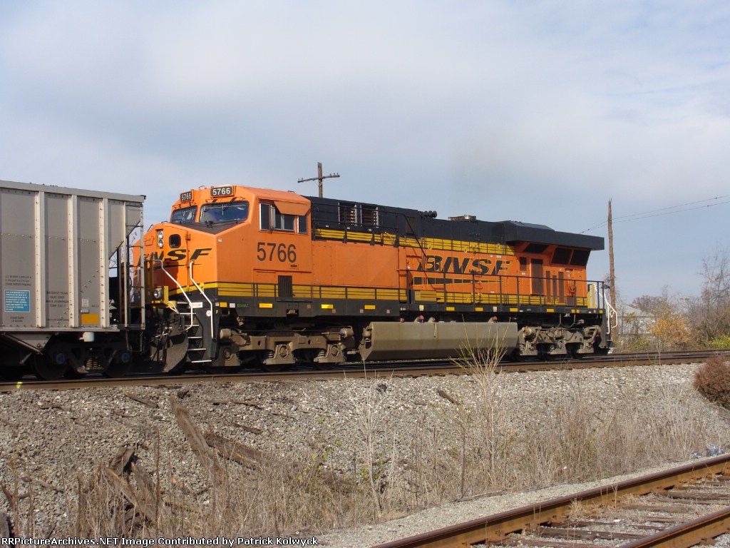 BNSF 5766